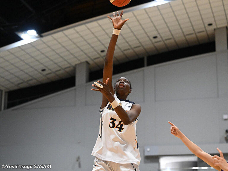 第4クォーターで攻防ともに狙い通りのプレーを発揮した東海大福岡が接戦を制して優勝 | バスケットボールキング