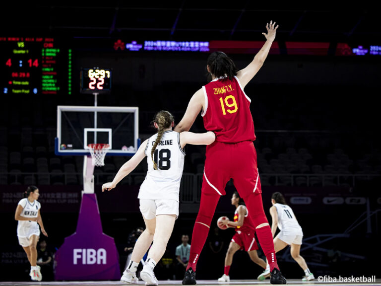 U18女子日本代表に立ちはだかる220センチの“壁”…グループ3連勝を目指して中国戦へ | バスケットボールキング